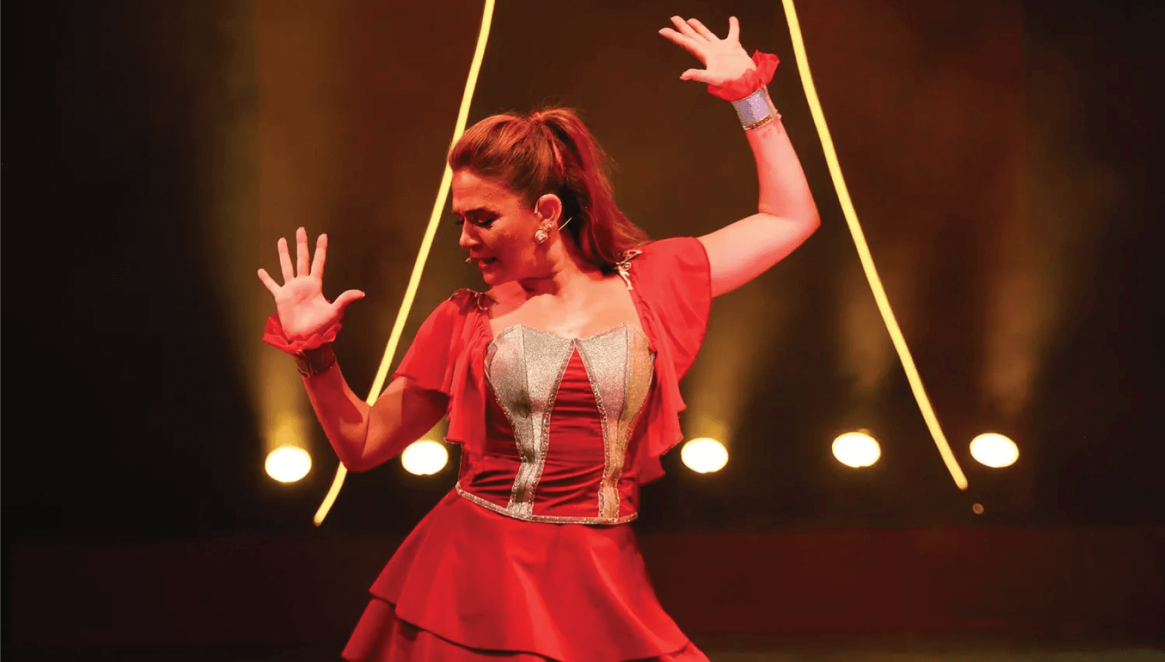 Dünya Yerinden Oynar - Bu Tiyatro kaçmaz diyorsan Mobilet’te yerin hazır!